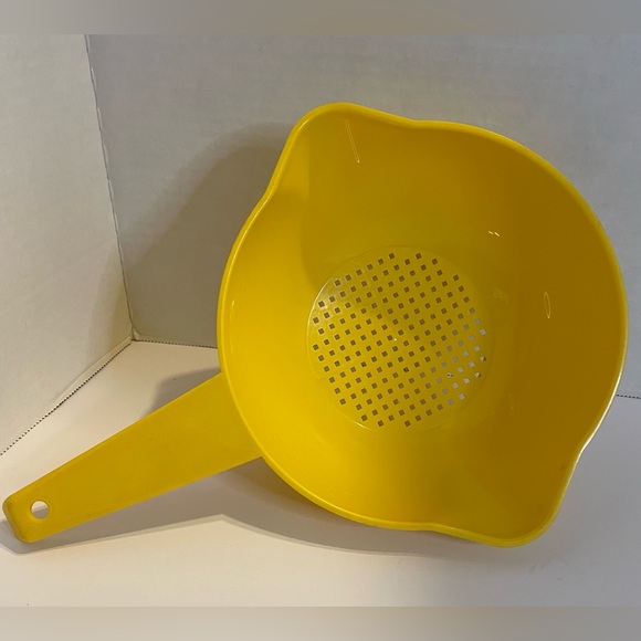 Tupperware | Kitchen | Vintage Qt Yellow Tupperware Colander Strainer 2 ...